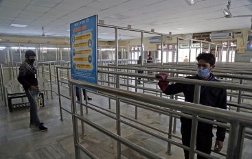 Indian-Origin Researcher Arinjay Banerjee Among Scientists Who Isolated ...