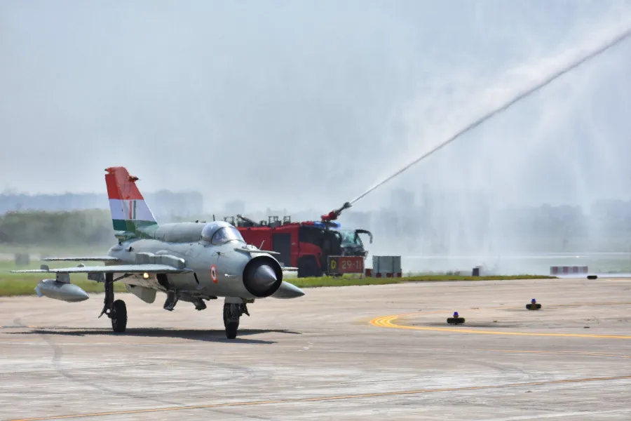 Aastha Poonia Becomes India’s First Female Naval Fighter Pilot - BW ...