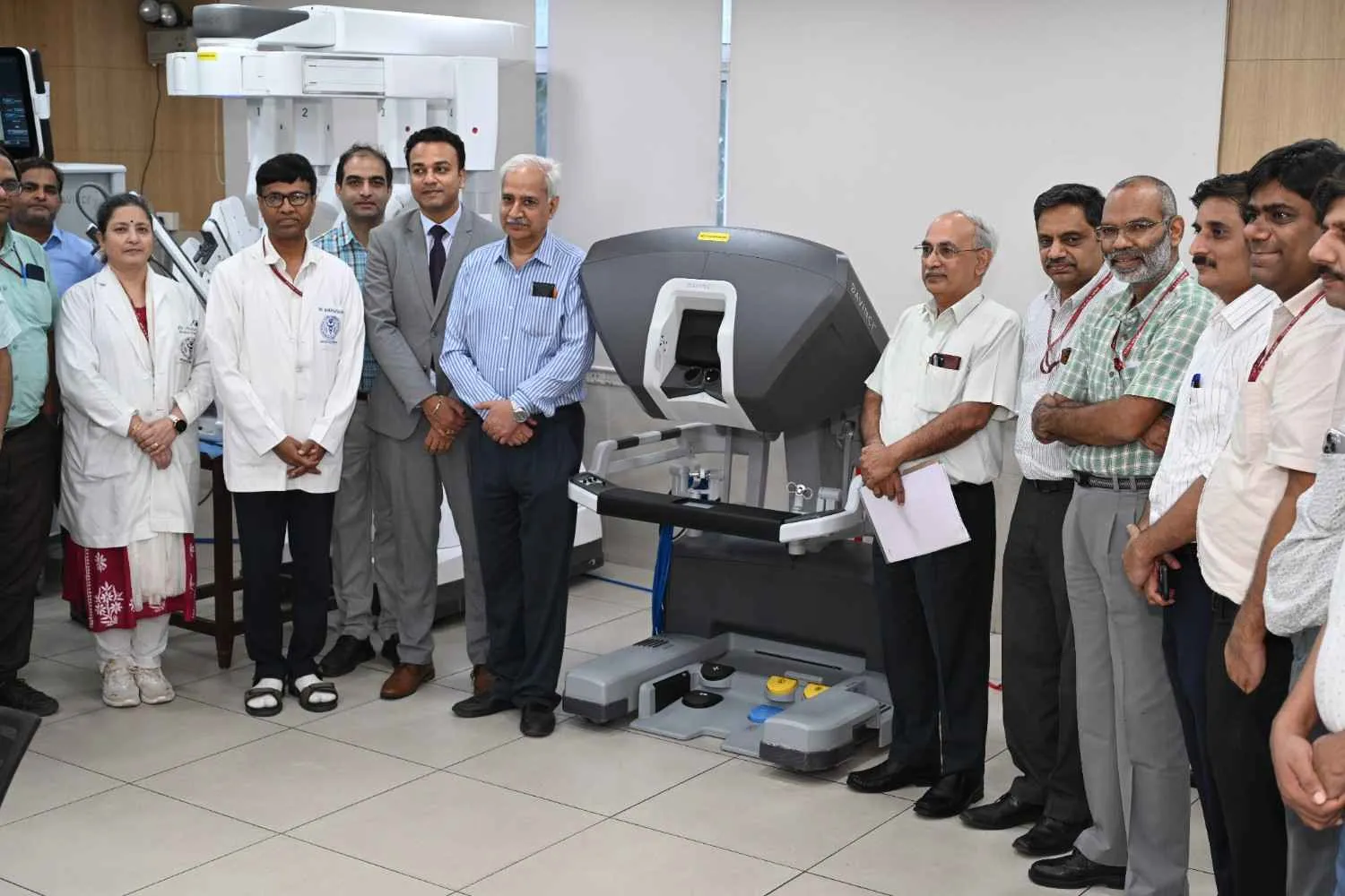 AIIMS Delhi Launches First Govt Robotic Surgery Training With da Vinci ...