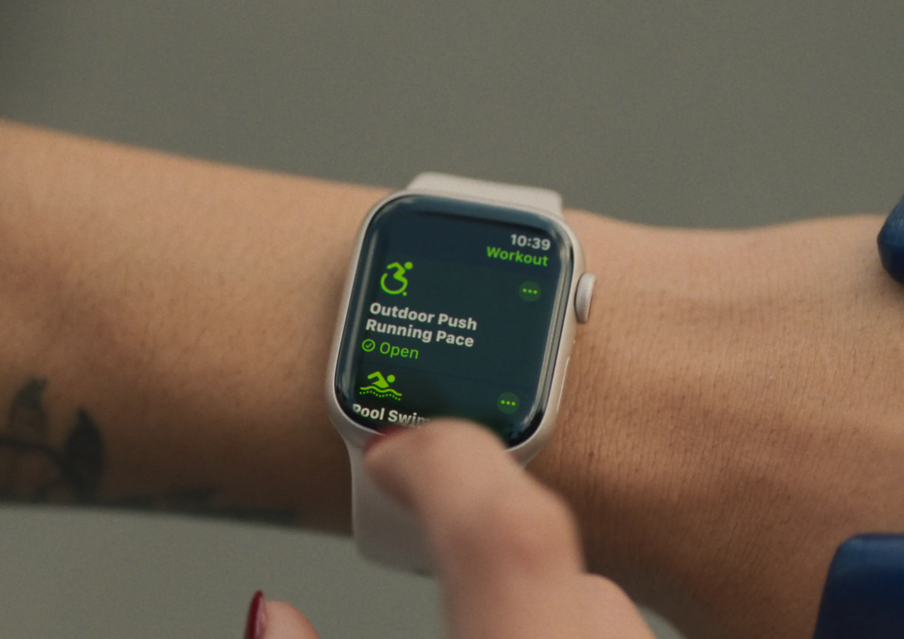 Apple Reportedly Developing Apple Watch With Built-in Camera, Targeting ...
