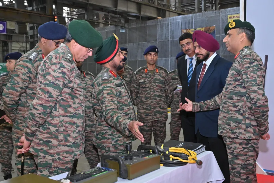 Indian Army Rolls Out First Overhauled ARV VT-72B In Partnership With ...