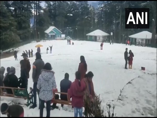 J-K: Tourists enjoy first snowfall at Patnitop - BW Businessworld
