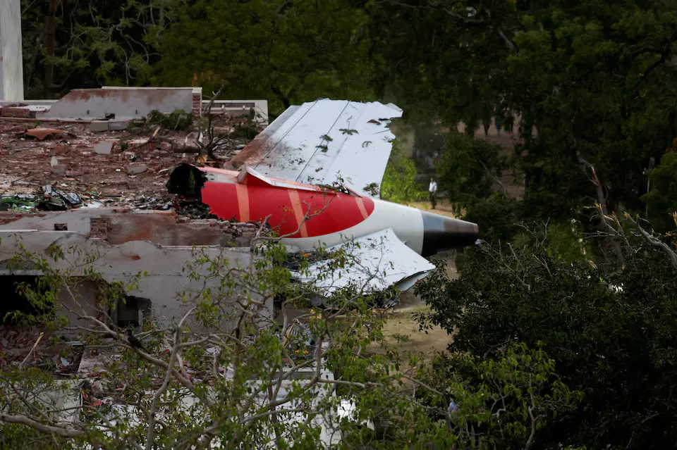 Air India Crash Probe Reveals Cockpit Confusion, Sudden Fuel Cutoff ...