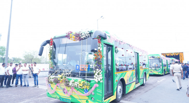 Delhi CM Rolls Out 400 DEVi Electric Buses To Link Metro Stations & Bus ...