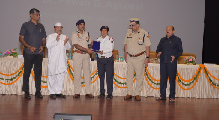Noted Dabbawala Dr. Pawan Agrawal gives motivational speech to Delhi ...