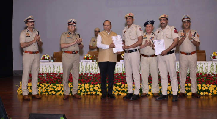 Delhi Police felicitates police personnel for mobile theft cases ...