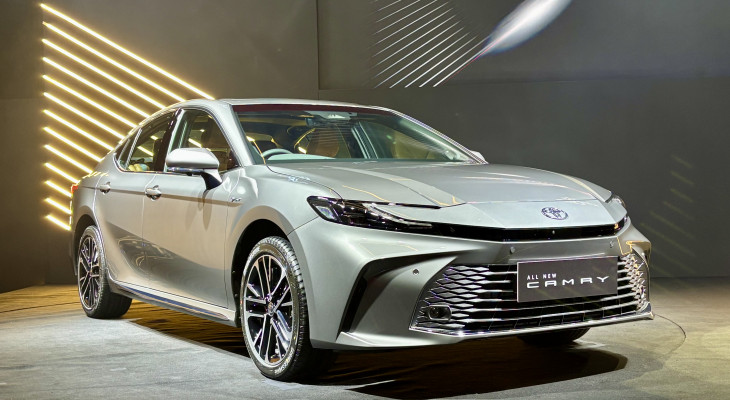 2025 Toyota Camry Makes India Debut At Rs. 48 Lakh; Gets Design ...