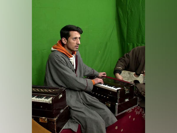 'Connecting to roots', 23-year-old singer working for reviving of folk ...