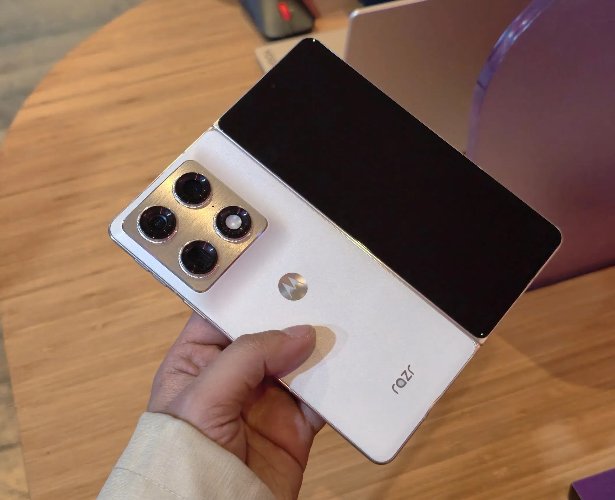 Motorola Razr Fold First Impressions At CES 2026: Stylus-Ready Book ...