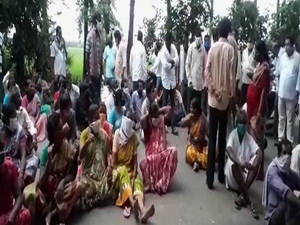 Woman kills self over dowry demand by in-laws, family stages protest in ...