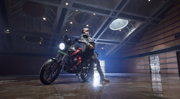 Revolt Motors Launches Electric Motorcycle RV1; Receives16,000 Bookings ...