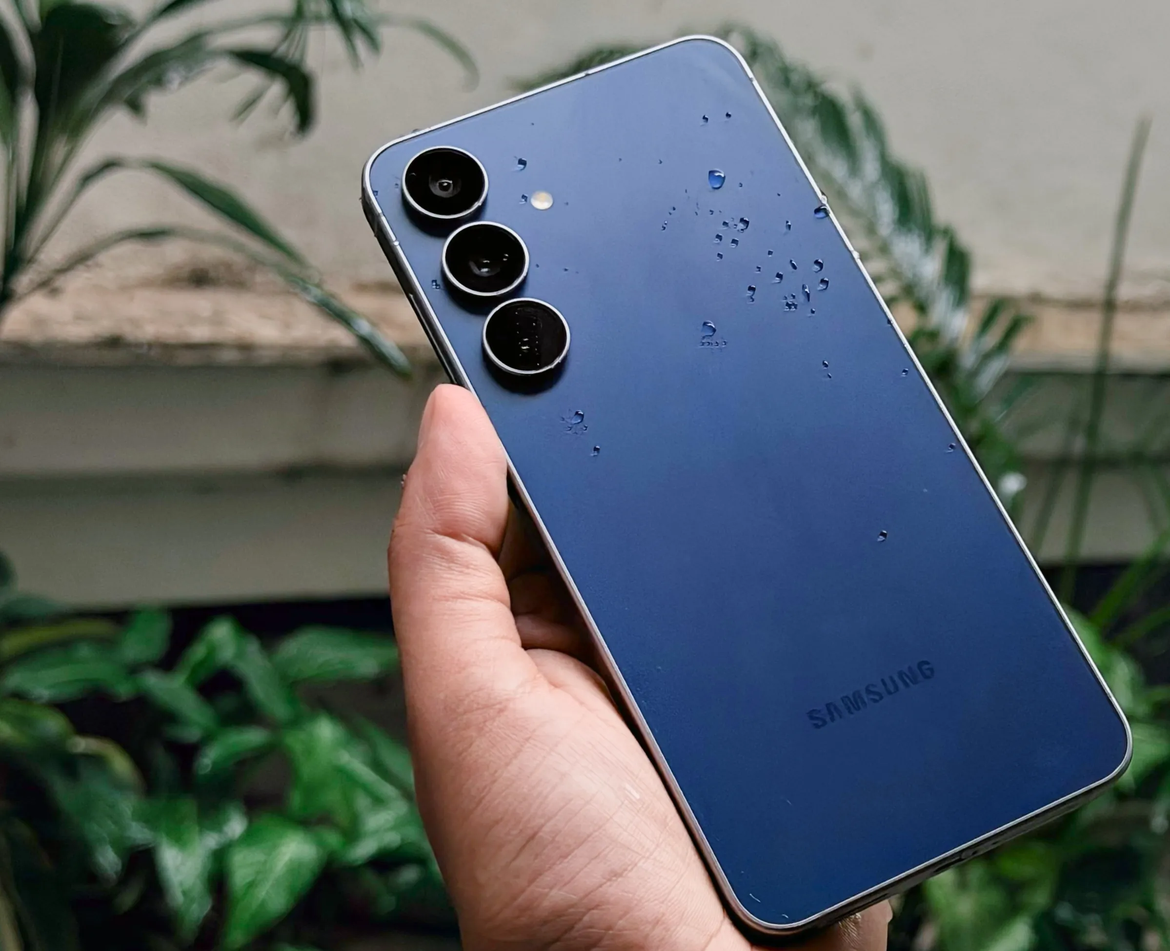 Review: Samsung Galaxy S25 FE Nails The Brief, Misses A Beat - BW Businessworld