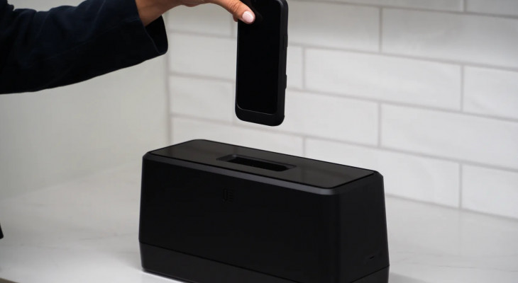 CES 2025: Swippitt Looks Like A Toaster But Can Charge Your iPhone In 2 ...