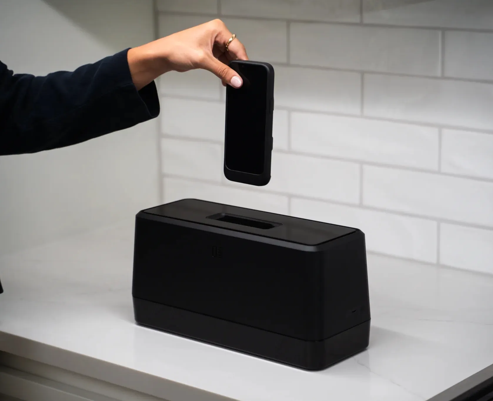 CES 2025: Swippitt Looks Like A Toaster But Can Charge Your iPhone In 2 ...