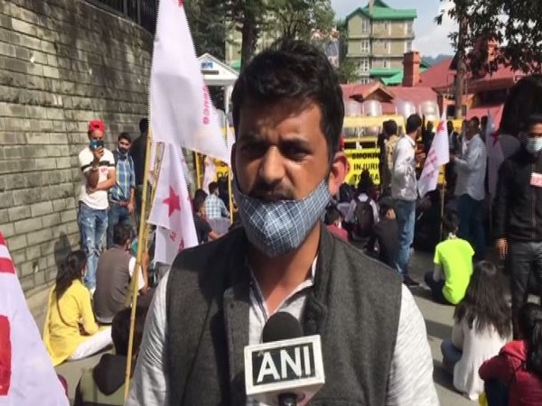 SFI members hold protest against NEP 2020 outside Himachal Assembly ...