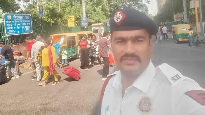 Delhi Traffic police constable dead after scotter hits him, vehicle ...