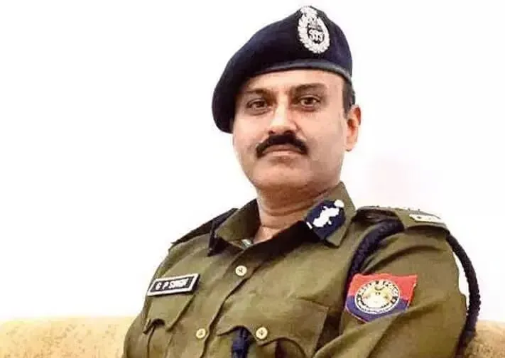 Delhi Crime Branch arrests a bank employee for facilitating a cyber ...