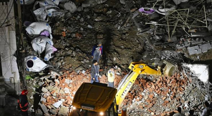 Four storied building collapses in Burari, 12 persons rescued - BW ...