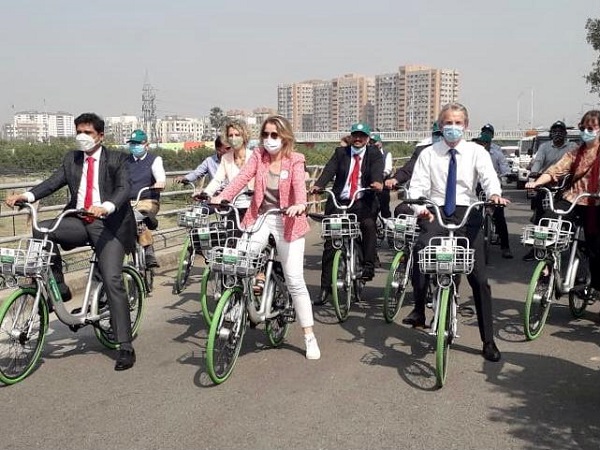 French minister Pompili vists Surat, meets smart mobility, sustainable ...
