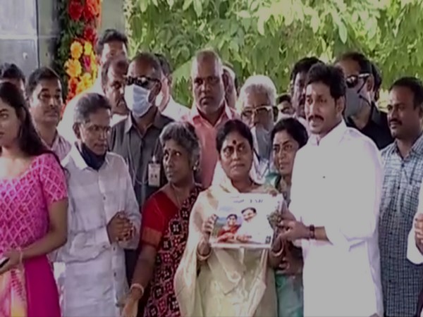 Andhra CM pays tribute to his father YS Rajasekhara Reddy on birth ...